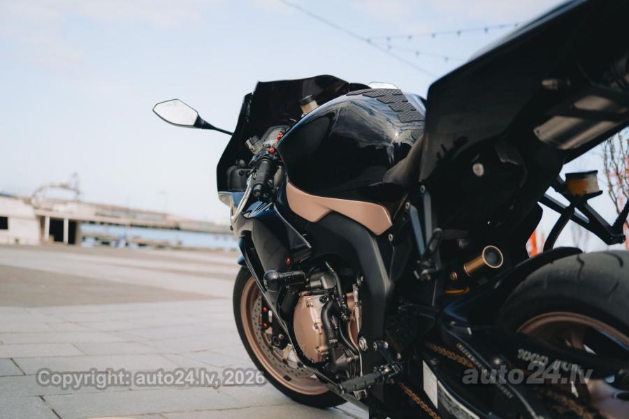 Черный Хонда CBR 1000RR 2006 в Таллин, объемом двигателя 1.00 л и пробегом 51 тыс. км за 7900 €, фото 6 на AUTOMOTO.COM.LV