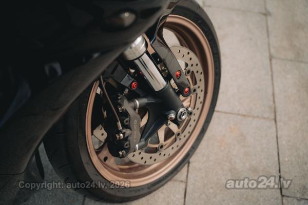 Черный Хонда CBR 1000RR 2006 в Таллин, объемом двигателя 1.00 л и пробегом 51 тыс. км за 7900 €, фото 8 на AUTOMOTO.COM.LV