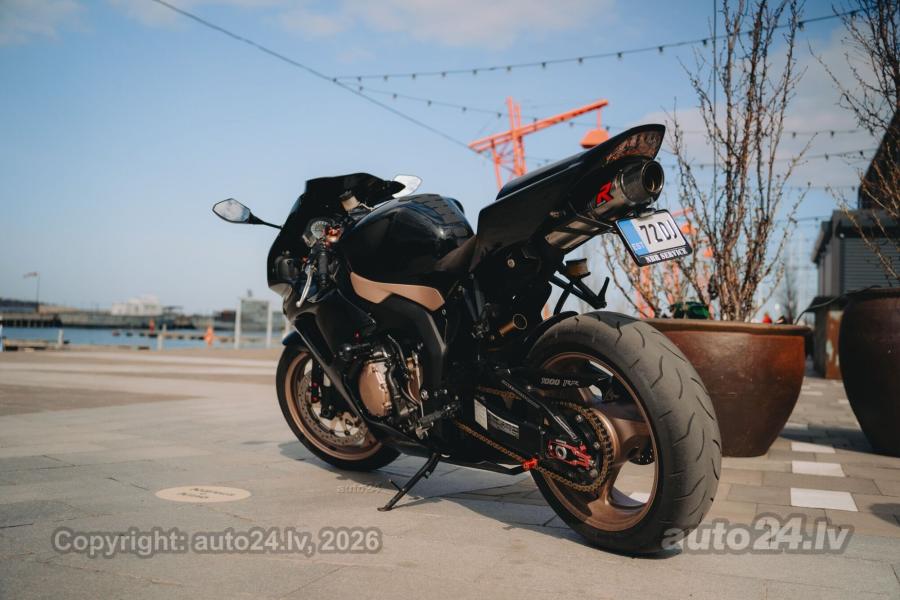 Черный Хонда CBR 1000RR 2006 в Таллин, объемом двигателя 1.00 л и пробегом 51 тыс. км за 7900 €, фото 11 на AUTOMOTO.COM.LV