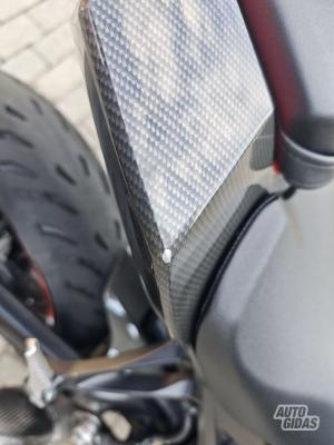 Black Honda CBR 1000RR 2017 in Klaipeda, with an engine capacity of 1.00 L and mileage of 18 thousand km for 10500 €, photo 4 on AUTOMOTO.COM.LV