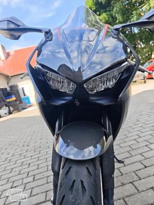 Black Honda CBR 1000RR 2017 in Klaipeda, with an engine capacity of 1.00 L and mileage of 18 thousand km for 10500 €, photo 7 on AUTOMOTO.COM.LV