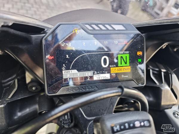 Black Honda CBR 1000RR 2017 in Klaipeda, with an engine capacity of 1.00 L and mileage of 18 thousand km for 10500 €, photo 10 on AUTOMOTO.COM.LV