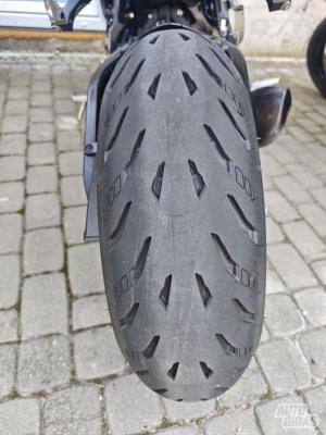 Black Honda CBR 1000RR 2017 in Klaipeda, with an engine capacity of 1.00 L and mileage of 18 thousand km for 10500 €, photo 13 on AUTOMOTO.COM.LV