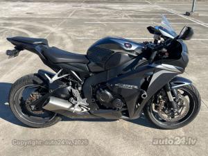 Grey Honda CBR 1000RR 2009 in Parnu, with an engine capacity of 1.00 L and mileage of 30 thousand km for 6400 €, photo 3 on AUTOMOTO.COM.LV