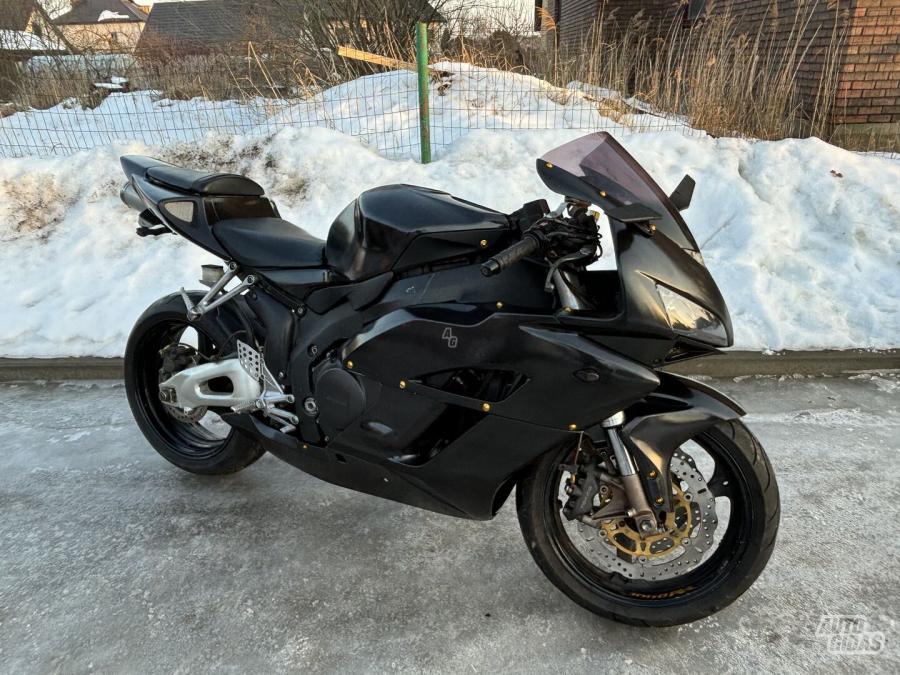 Honda CBR 1000RR 2004 Kauņa, ar dzinēja tilpumu 0.00 L un nobraukumu 0 tūkst. km par 1850 €, foto 2 vietnē AUTOMOTO.COM.LV