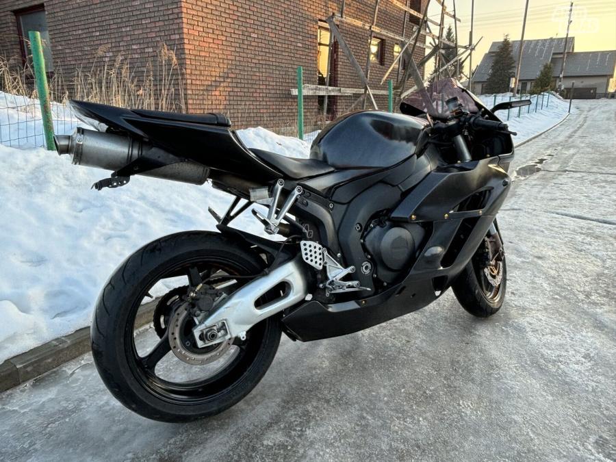 Honda CBR 1000RR 2004 Kauņa, ar dzinēja tilpumu 0.00 L un nobraukumu 0 tūkst. km par 1850 €, foto 3 vietnē AUTOMOTO.COM.LV
