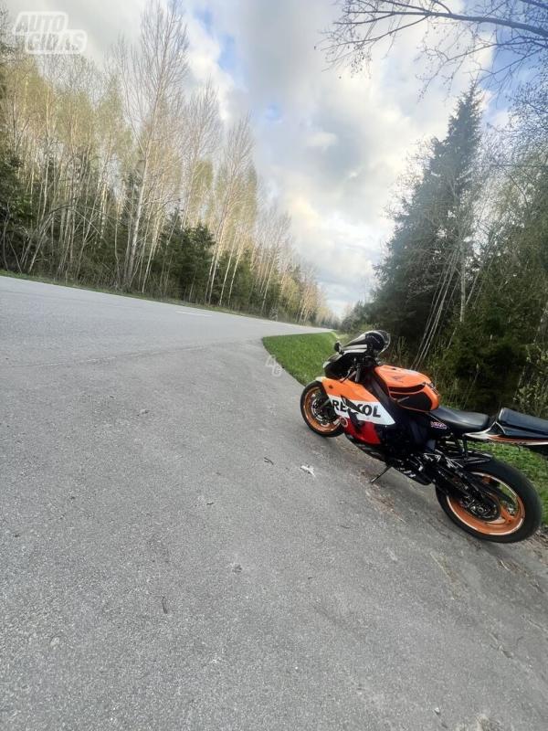 Honda CBR 1000RR 2004 in Plunge, with an engine capacity of 0.00 L and mileage of 0 thousand km for 3200 €, photo 4 on AUTOMOTO.COM.LV