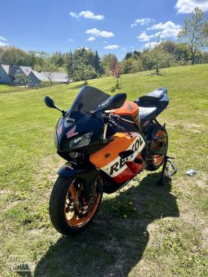 Honda CBR 1000RR 2004 Plungė, ar dzinēja tilpumu 0.00 L un nobraukumu 0 tūkst. km par 3200 €, foto 12 vietnē AUTOMOTO.COM.LV