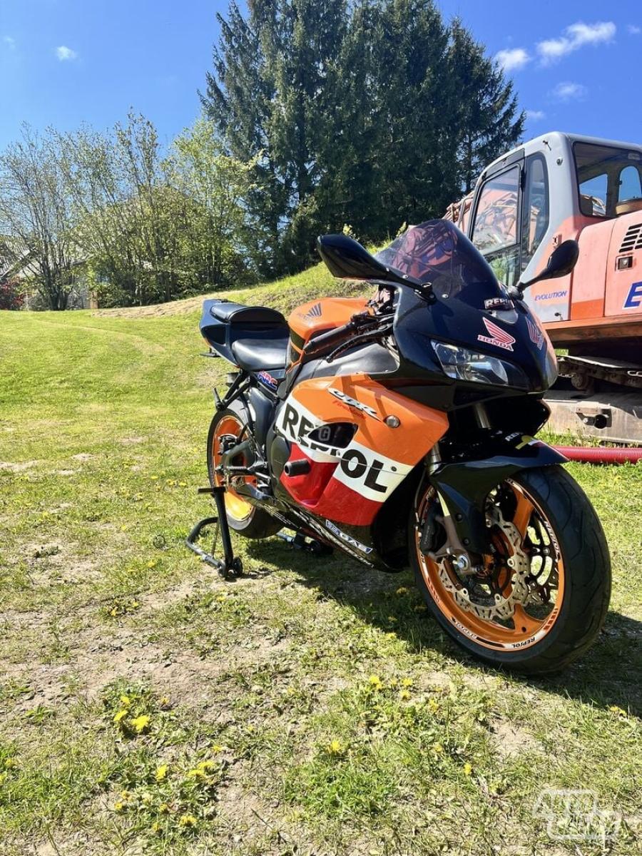 Honda CBR 1000RR 2004 Plungė, ar dzinēja tilpumu 0.00 L un nobraukumu 0 tūkst. km par 3200 €, foto 13 vietnē AUTOMOTO.COM.LV