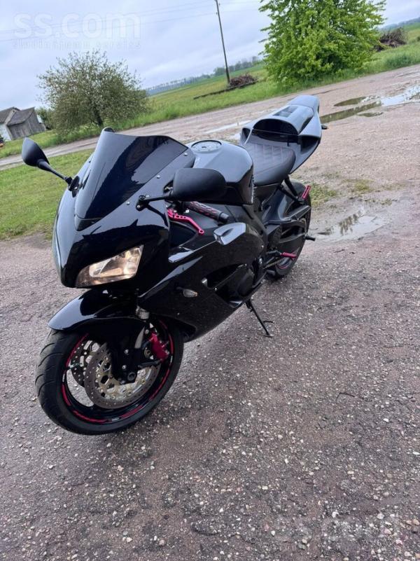 Honda CBR 1000RR 2005 Saldus, ar dzinēja tilpumu 1.00 L un nobraukumu 0 tūkst. km par 4999 €, foto 1 vietnē AUTOMOTO.COM.LV