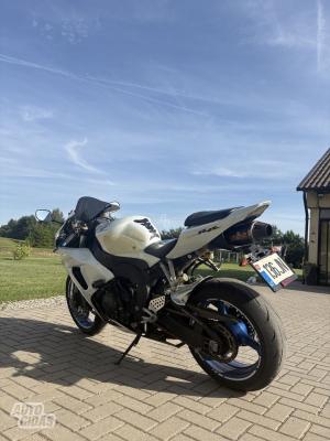 Honda CBR 1000RR 2006 in Mazeikiai, with an engine capacity of 0.00 L and mileage of 0 thousand km for 3500 €, photo 5 on AUTOMOTO.COM.LV