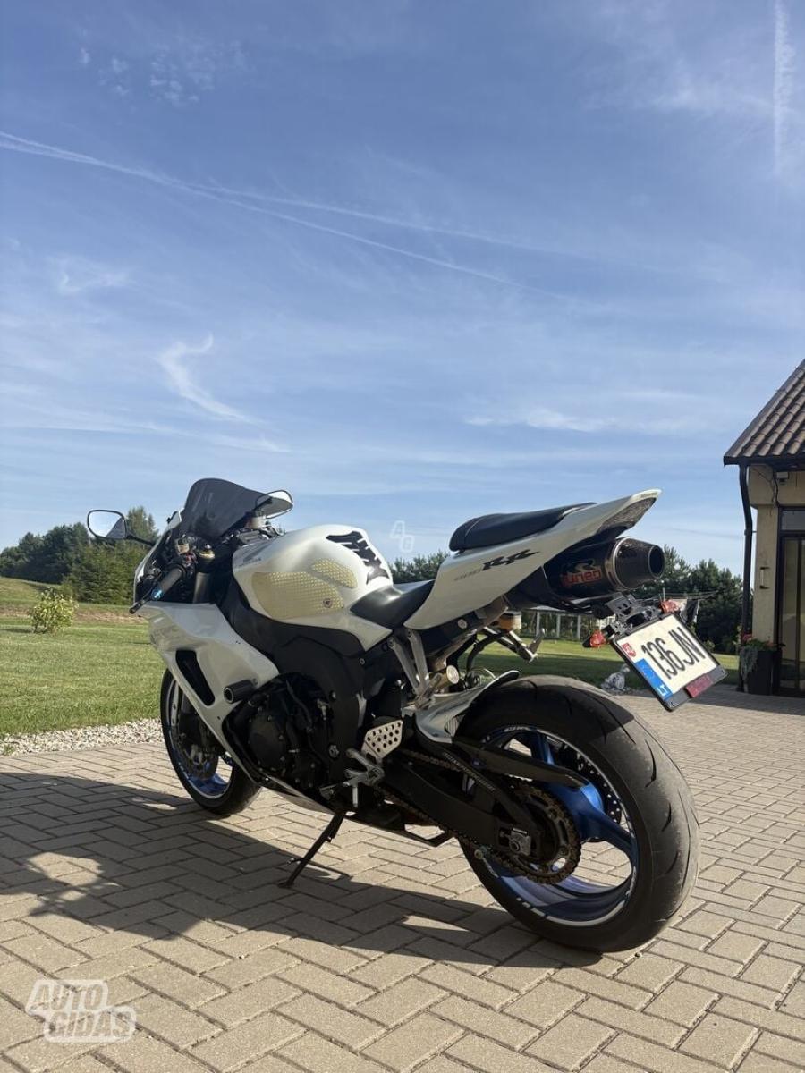 Honda CBR 1000RR 2006 in Mazeikiai, with an engine capacity of 0.00 L and mileage of 0 thousand km for 3500 €, photo 5 on AUTOMOTO.COM.LV