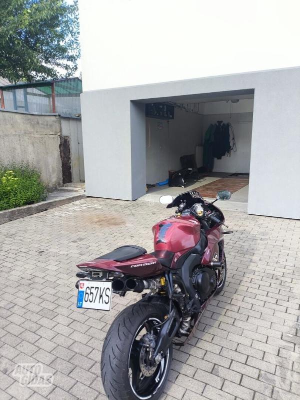 Honda CBR 1000RR 2006 in Vilnius, with an engine capacity of 0.00 L and mileage of 0 thousand km for 5300 €, photo 2 on AUTOMOTO.COM.LV