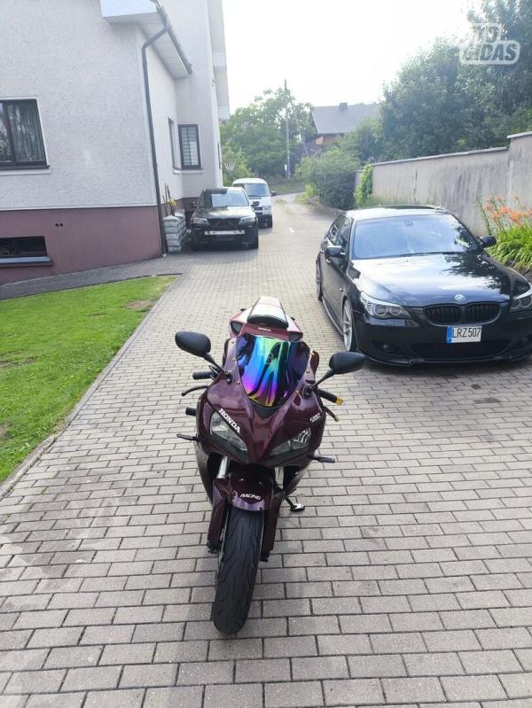 Honda CBR 1000RR 2006 in Vilnius, with an engine capacity of 0.00 L and mileage of 0 thousand km for 5300 €, photo 4 on AUTOMOTO.COM.LV