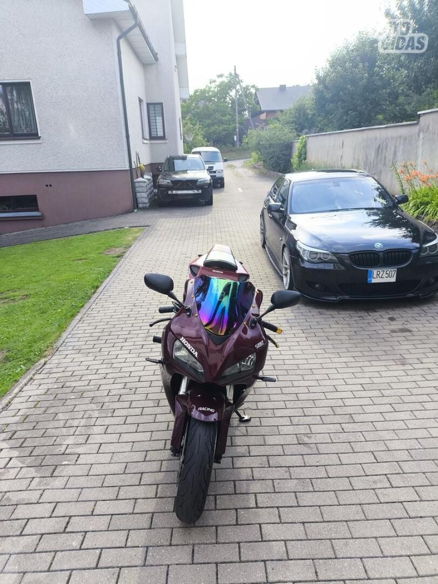 Honda CBR 1000RR 2006 in Vilnius, with an engine capacity of 0.00 L and mileage of 0 thousand km for 5300 €, photo 5 on AUTOMOTO.COM.LV