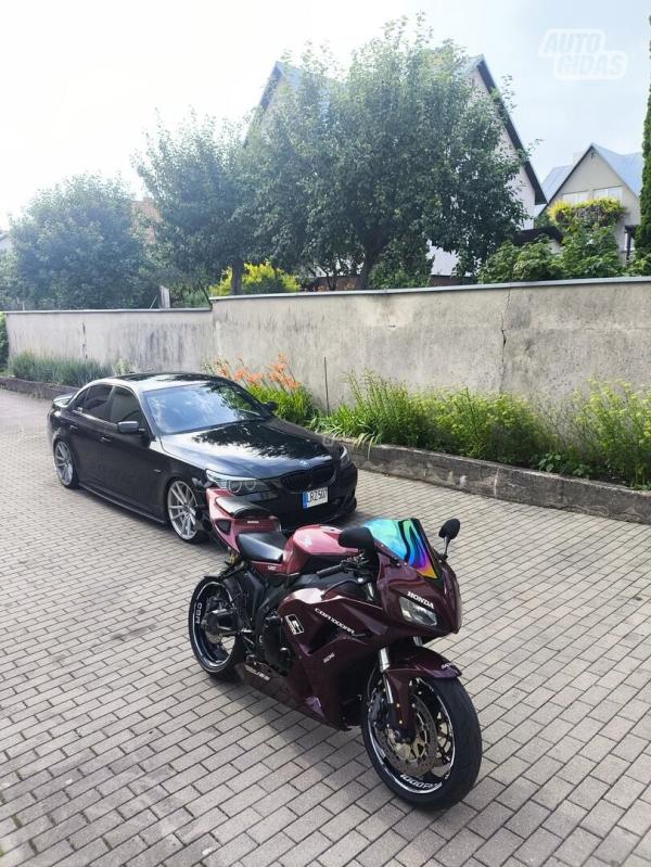 Honda CBR 1000RR 2006 in Vilnius, with an engine capacity of 0.00 L and mileage of 0 thousand km for 5300 €, photo 5 on AUTOMOTO.COM.LV