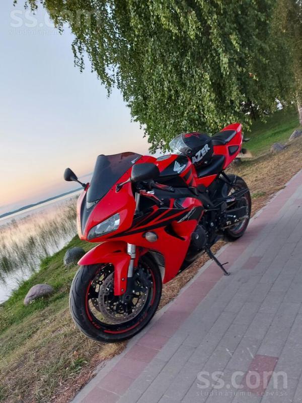 Хонда CBR 1000RR 2007 в Валка на AUTOMOTO.COM.LV Хонда CBR 1000RR 2007 в Валка, объемом двигателя 1.00 л и пробегом 0 тыс. км за 3350 €, фото 1 на AUTOMOTO.COM.LV