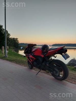 Хонда CBR 1000RR 2007 в Валка, объемом двигателя 1.00 л и пробегом 0 тыс. км за 3350 €, фото 3 на AUTOMOTO.COM.LV