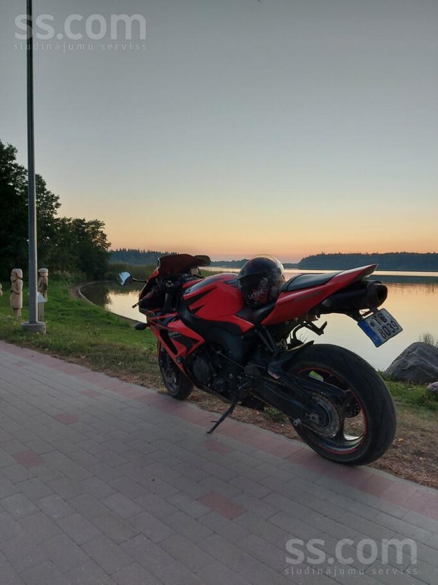 Хонда CBR 1000RR 2007 в Валка, объемом двигателя 1.00 л и пробегом 0 тыс. км за 3350 €, фото 3 на AUTOMOTO.COM.LV