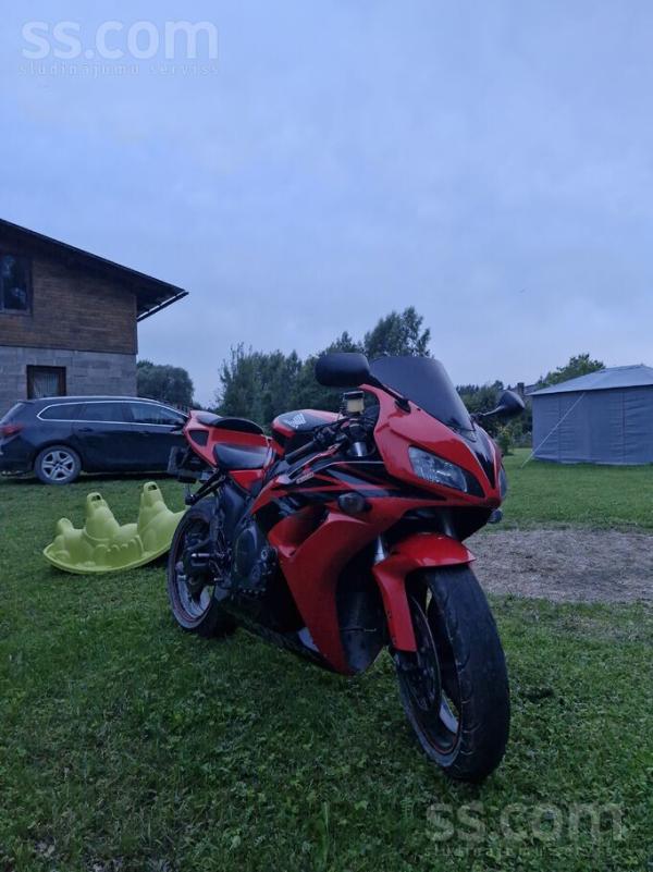 Хонда CBR 1000RR 2007 в Валка на AUTOMOTO.COM.LV Хонда CBR 1000RR 2007 в Валка, объемом двигателя 1.00 л и пробегом 0 тыс. км за 3350 €, фото 5 на AUTOMOTO.COM.LV