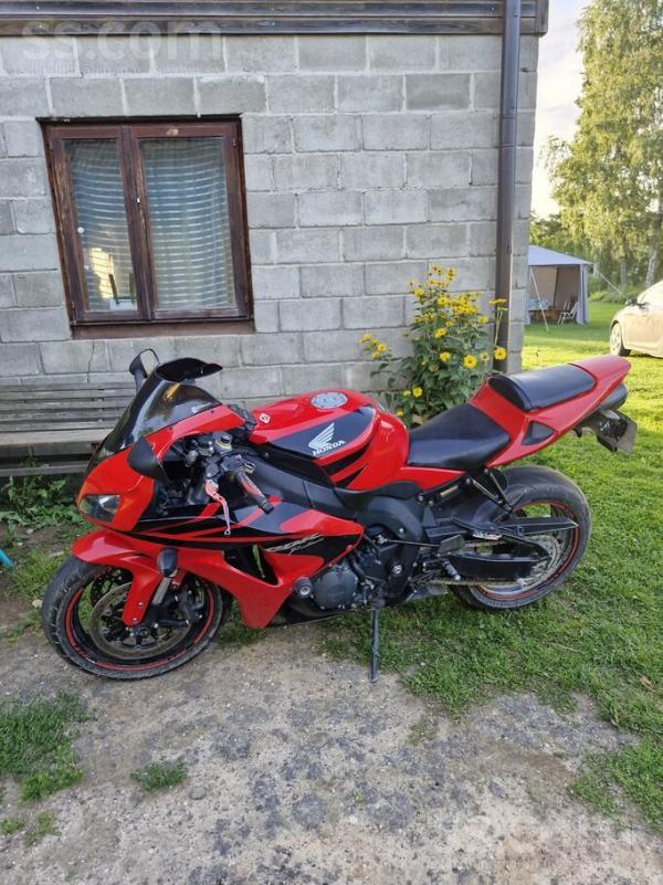 Хонда CBR 1000RR 2007 в Валка на AUTOMOTO.COM.LV Хонда CBR 1000RR 2007 в Валка, объемом двигателя 1.00 л и пробегом 0 тыс. км за 3350 €, фото 6 на AUTOMOTO.COM.LV