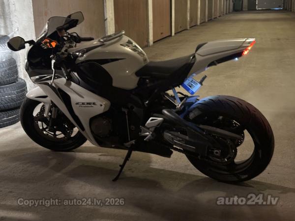 Honda CBR 1000RR 2008 Tallina, ar dzinēja tilpumu 0.00 L un nobraukumu 22 tūkst. km par 6500 €, foto 2 vietnē AUTOMOTO.COM.LV