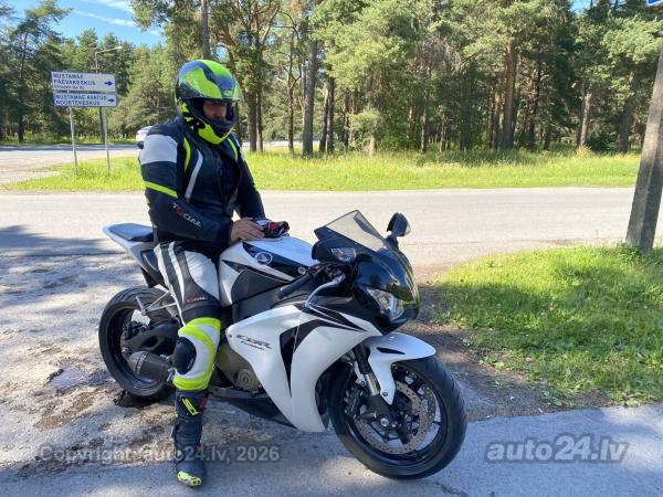 Honda CBR 1000RR 2008 Tallina, ar dzinēja tilpumu 0.00 L un nobraukumu 22 tūkst. km par 6500 €, foto 3 vietnē AUTOMOTO.COM.LV