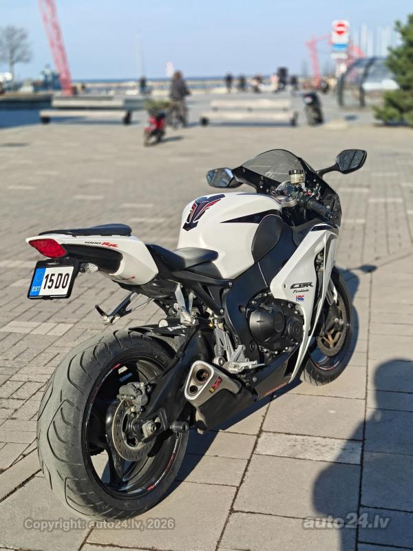 Хонда CBR 1000RR 2008 в Таллин, объемом двигателя 1.00 л и пробегом 21 тыс. км за 5900 €, фото 6 на AUTOMOTO.COM.LV