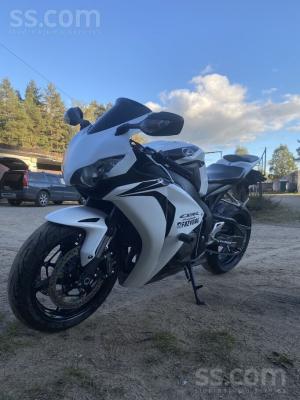 Honda CBR 1000RR 2008 in Riga, with an engine capacity of 1.00 L and mileage of 0 thousand km for 5300 €, photo  on AUTOMOTO.COM.LV