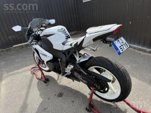 Honda CBR 1000RR 2008 Rīga, ar dzinēja tilpumu 1.00 L un nobraukumu 0 tūkst. km par 5300 €, foto 5 vietnē AUTOMOTO.COM.LV