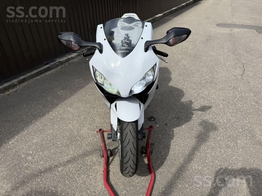 Honda CBR 1000RR 2008 Rīga, ar dzinēja tilpumu 1.00 L un nobraukumu 0 tūkst. km par 5300 €, foto 6 vietnē AUTOMOTO.COM.LV