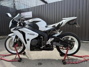 Honda CBR 1000RR 2008 Rīga, ar dzinēja tilpumu 1.00 L un nobraukumu 0 tūkst. km par 5300 €, foto 7 vietnē AUTOMOTO.COM.LV