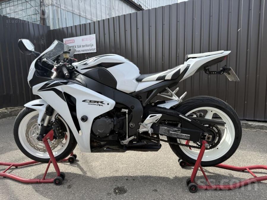Honda CBR 1000RR 2008 Rīga, ar dzinēja tilpumu 1.00 L un nobraukumu 0 tūkst. km par 5300 €, foto 7 vietnē AUTOMOTO.COM.LV