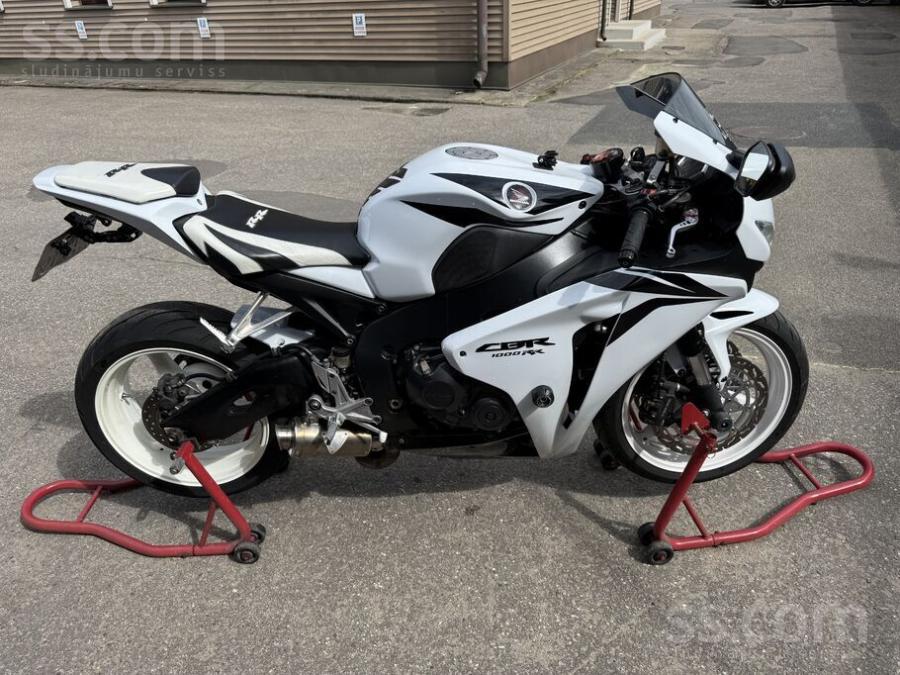 Honda CBR 1000RR 2008 Rīga, ar dzinēja tilpumu 1.00 L un nobraukumu 0 tūkst. km par 5300 €, foto 10 vietnē AUTOMOTO.COM.LV