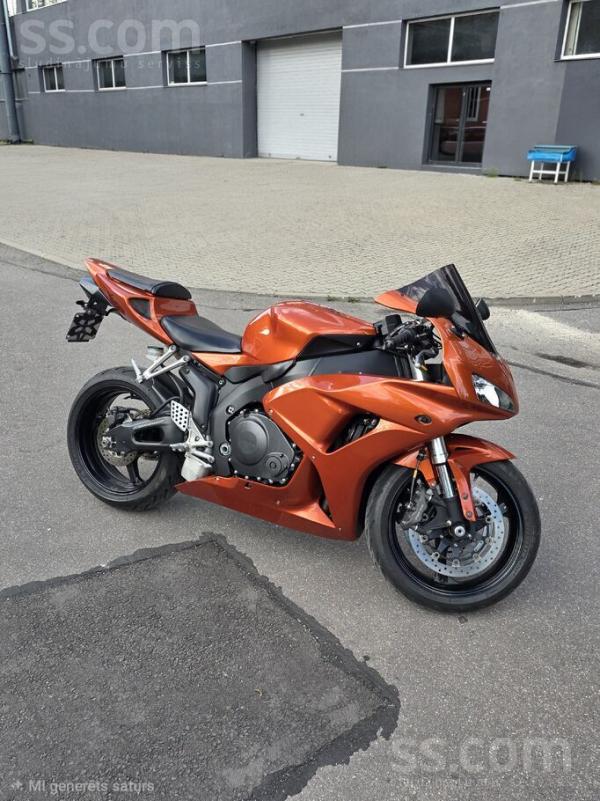 Honda CBR 1000RR 2008 in Riga, with an engine capacity of 1.00 L and mileage of 0 thousand km for 6200 €, photo 1 on AUTOMOTO.COM.LV