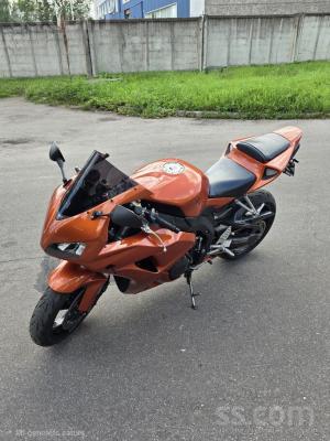 Honda CBR 1000RR 2008 in Riga, with an engine capacity of 1.00 L and mileage of 0 thousand km for 6200 €, photo 3 on AUTOMOTO.COM.LV
