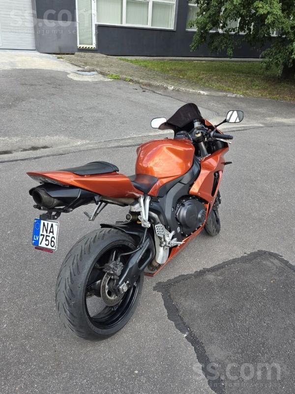 Honda CBR 1000RR 2008 in Riga, with an engine capacity of 1.00 L and mileage of 0 thousand km for 6200 €, photo 5 on AUTOMOTO.COM.LV