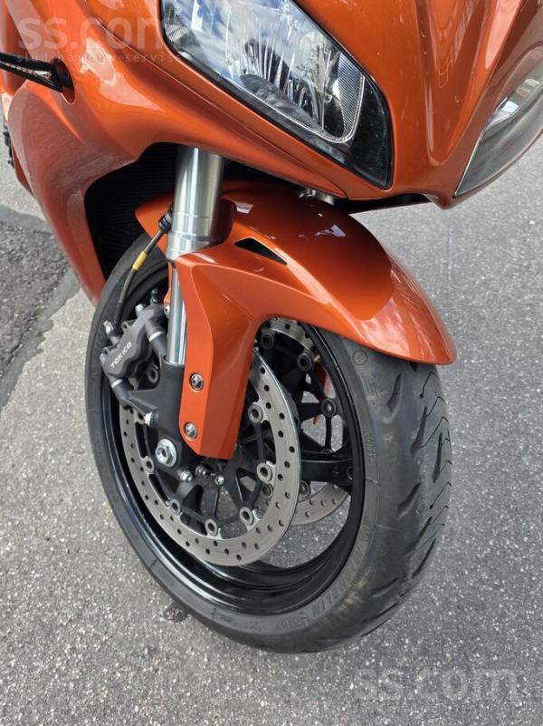 Honda CBR 1000RR 2008 in Riga, with an engine capacity of 1.00 L and mileage of 0 thousand km for 6200 €, photo 7 on AUTOMOTO.COM.LV