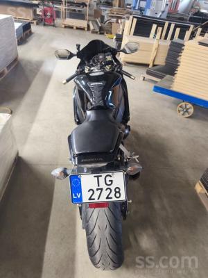 Хонда CBR 1000RR 2008 в Рига, объемом двигателя 1.00 л и пробегом 0 тыс. км за 5000 €, фото 4 на AUTOMOTO.COM.LV