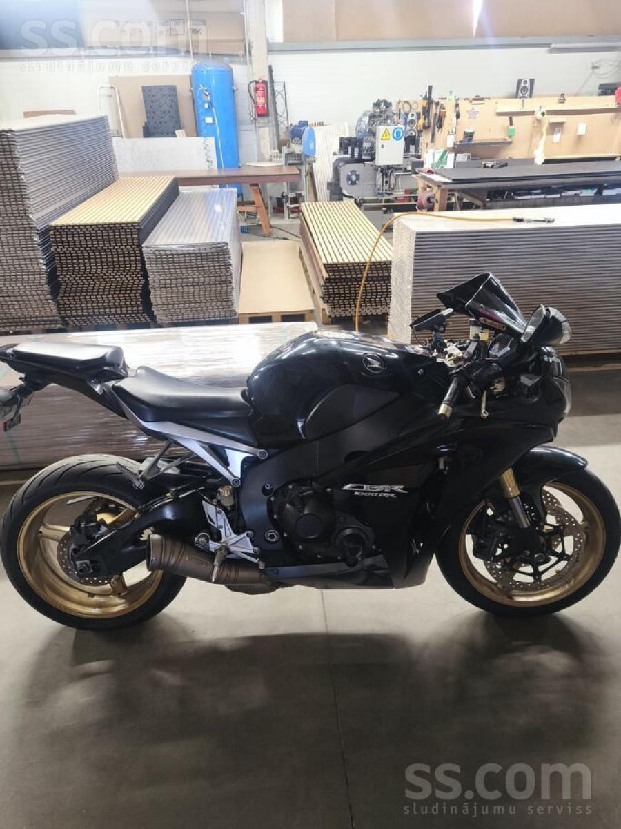 Хонда CBR 1000RR 2008 в Рига, объемом двигателя 1.00 л и пробегом 0 тыс. км за 5000 €, фото 5 на AUTOMOTO.COM.LV
