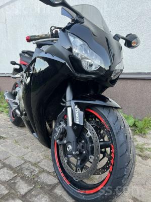 Хонда CBR 1000RR 2009 в Рига, объемом двигателя 1.00 л и пробегом 0 тыс. км за 5500 €, фото 3 на AUTOMOTO.COM.LV