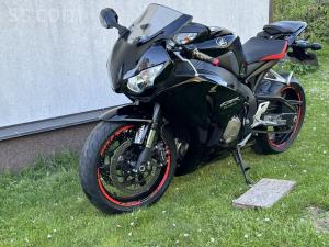 Хонда CBR 1000RR 2009 в Рига, объемом двигателя 1.00 л и пробегом 0 тыс. км за 5500 €, фото 5 на AUTOMOTO.COM.LV
