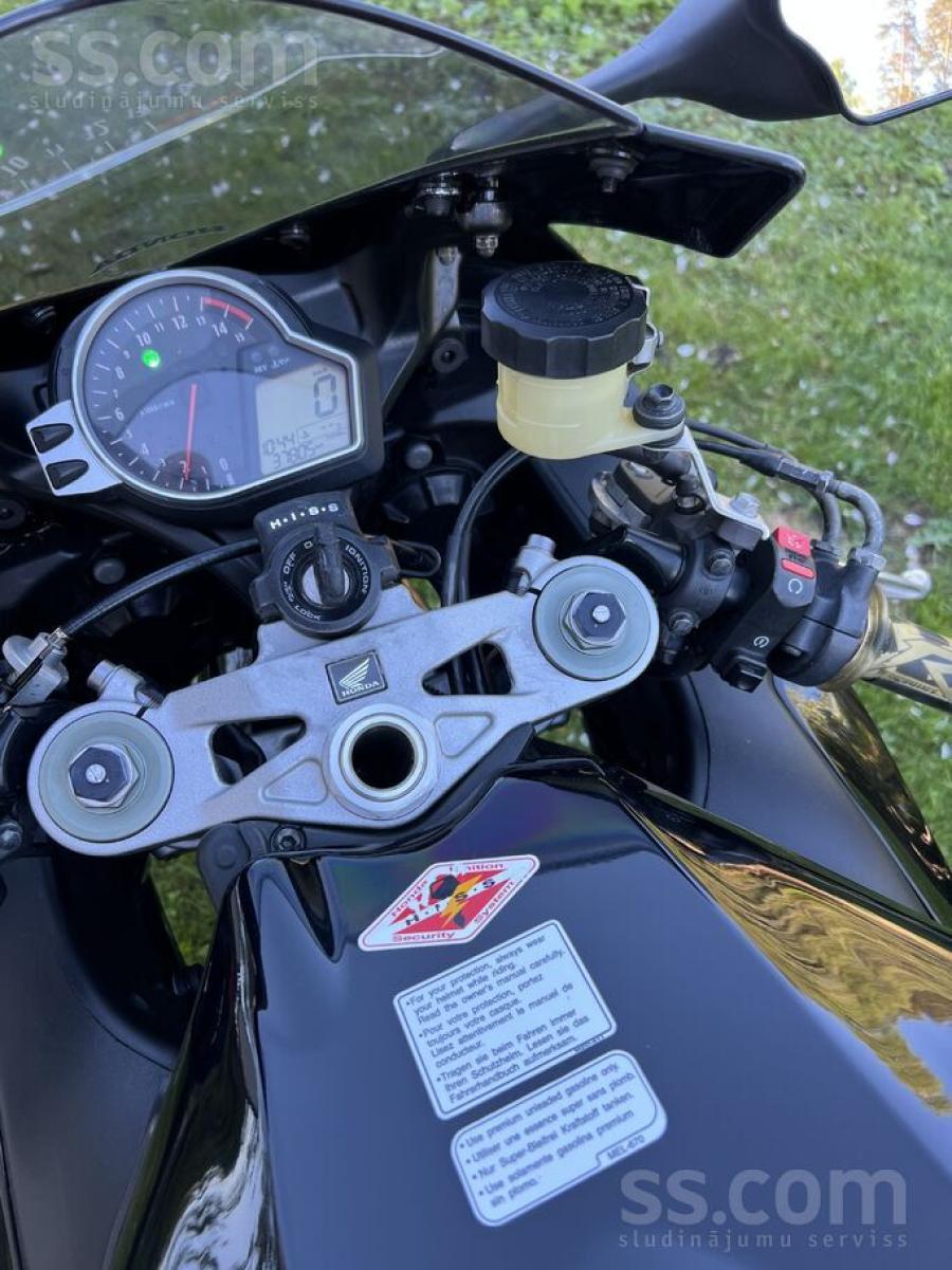 Хонда CBR 1000RR 2009 в Рига, объемом двигателя 1.00 л и пробегом 0 тыс. км за 5500 €, фото 6 на AUTOMOTO.COM.LV