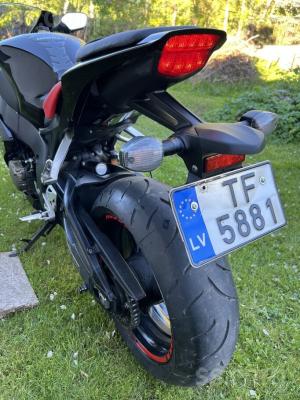 Хонда CBR 1000RR 2009 в Рига, объемом двигателя 1.00 л и пробегом 0 тыс. км за 5500 €, фото 7 на AUTOMOTO.COM.LV
