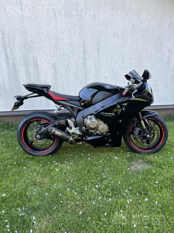 Honda CBR 1000RR 2009 Rīga, ar dzinēja tilpumu 1.00 L un nobraukumu 0 tūkst. km par 5500 €, foto 7 vietnē AUTOMOTO.COM.LV