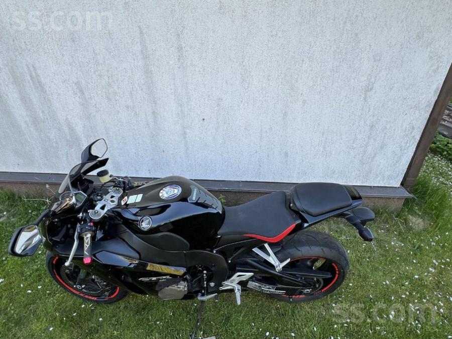 Хонда CBR 1000RR 2009 в Рига, объемом двигателя 1.00 л и пробегом 0 тыс. км за 5500 €, фото 11 на AUTOMOTO.COM.LV