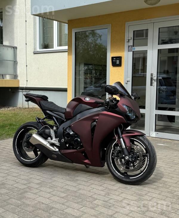 Хонда CBR 1000RR 2009 в Рига, объемом двигателя 1.00 л и пробегом 0 тыс. км за 5750 €, фото 1 на AUTOMOTO.COM.LV