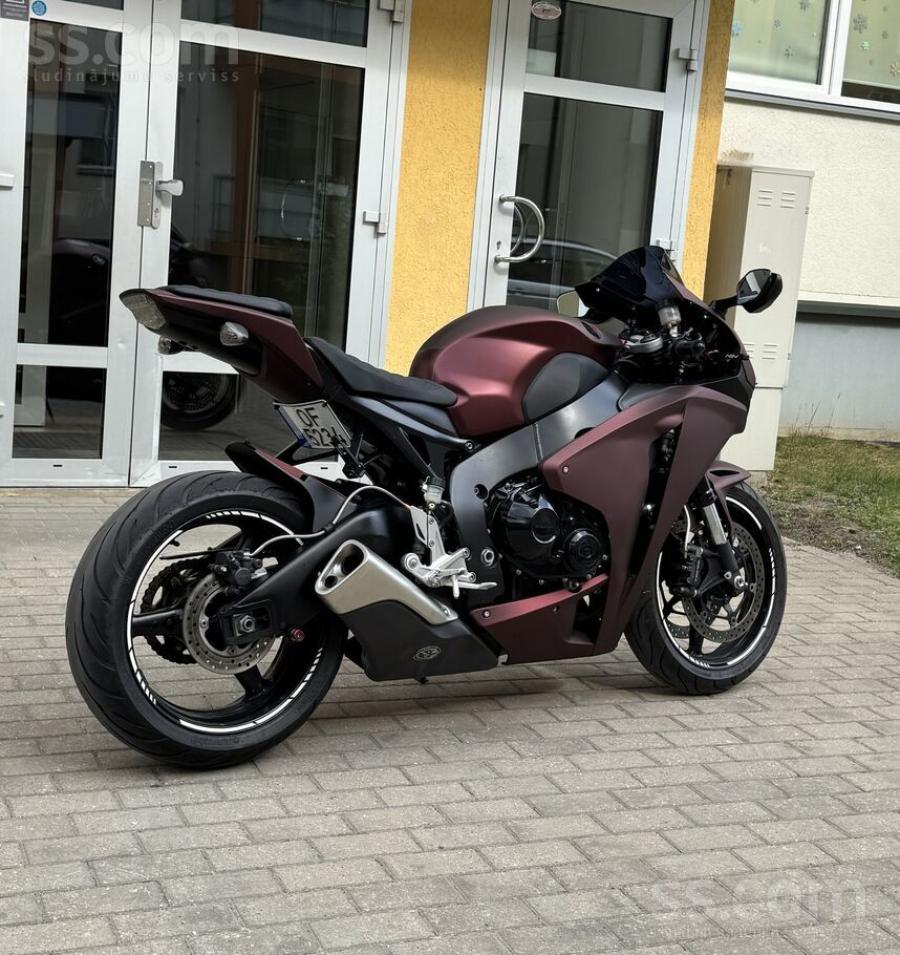 Хонда CBR 1000RR 2009 в Рига, объемом двигателя 1.00 л и пробегом 0 тыс. км за 5750 €, фото 3 на AUTOMOTO.COM.LV