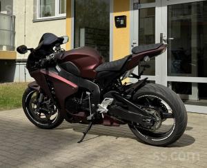 Хонда CBR 1000RR 2009 в Рига, объемом двигателя 1.00 л и пробегом 0 тыс. км за 5750 €, фото 6 на AUTOMOTO.COM.LV