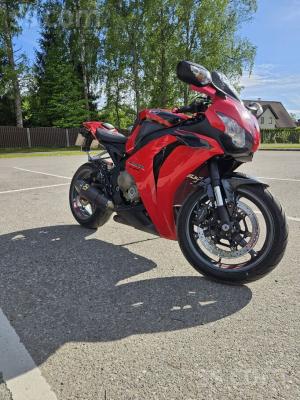 Honda CBR 1000RR 2009 in Riga, with an engine capacity of 1.00 L and mileage of 0 thousand km for 6300 €, photo  on AUTOMOTO.COM.LV